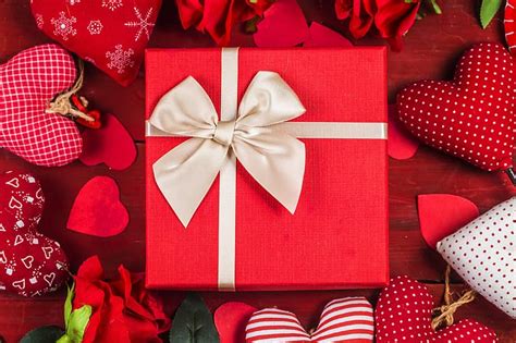 꽃 사랑 심장 장미 선물 마음 로맨틱 발렌타인 데이 Hd 배경 화면 Wallpaperbetter