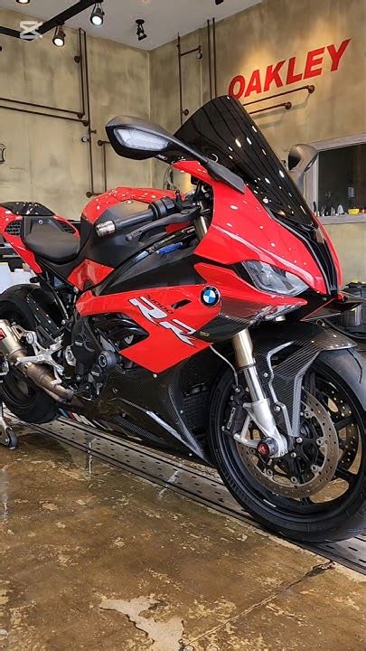 멋진 색상의 Bmw S1000rr 구미디테일링세차 구미바이크세차 할리데이비슨세차 유리막코팅 광택 구미합성유교환 구미엔진오일교환 잔유제거전문 구미실내클리닝