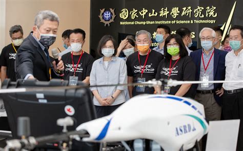 出席亞洲無人機研發中心揭牌儀式 總統：結合產官學研能量推動無人機產業發展 讓臺灣無人機國家隊可以翱翔天際、接軌國際科技 僑務電子報