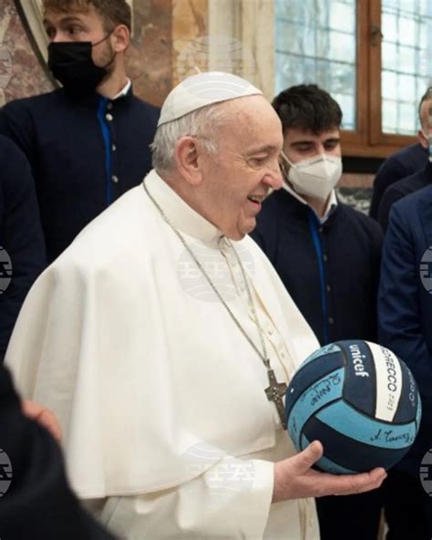 Папа Франциск покани Христо Стоичков за благотворителен мач Утро