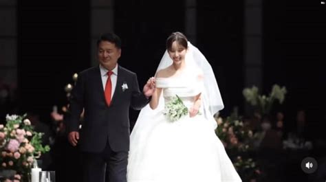 싱글맘→♥전선욱과 재혼 야옹이 작가 이제 웨딩 끝11시·1시 방향으로 웃네 민망 텐아시아