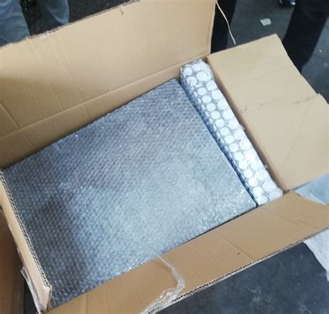 Митничари откриха в автобус контрабандни цигари опаковани като подаръци Lupa Bg