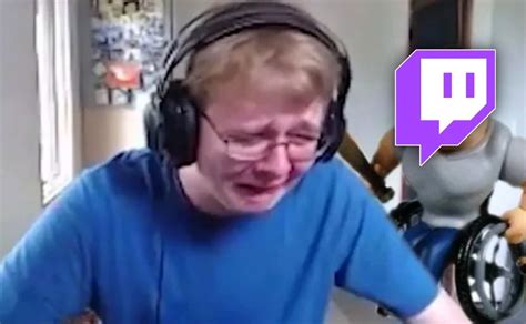Se Cae El Techo De Un Jugador Mientras Transmitía En Twitch
