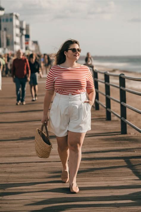 20 Chic Summer Outfits For Short Curvy Women