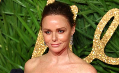 Девојка ја тужи Стела Макартни за 100 000 фунти откако паднала во продавница на луксузниот бренд