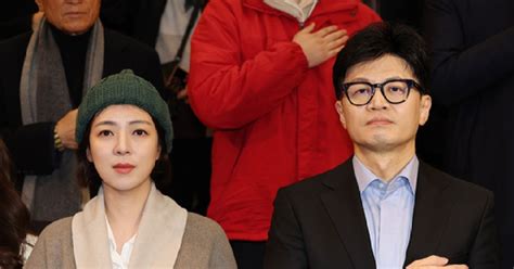 모자 쓴 배현진 피습 후 첫 공개행사…한동훈과 동행