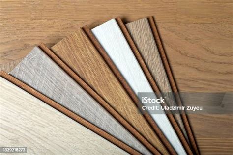 라미네이트 배경 바닥과 인테리어 디자인을위한 패턴과 나무 질감라미네이트 또는 마루의 샘플 나무 바닥의 생산 가구에 대한 스톡 사진 및 기타 이미지 Istock