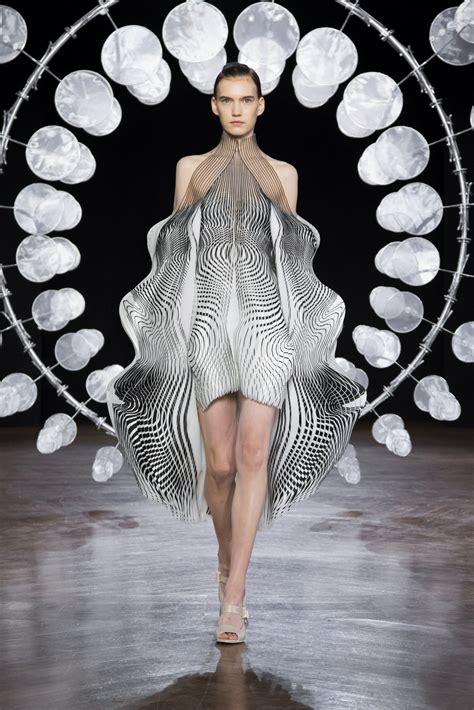 Runway Hypnosis Haute Couture Iris Van Herpen