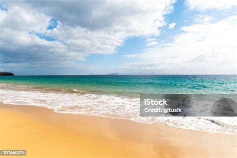 아름다운 해변과 란사로테의 열대 바다의 파노라마 카나리아 0명에 대한 스톡 사진 및 기타 이미지 0명 관광 란사로테 Istock