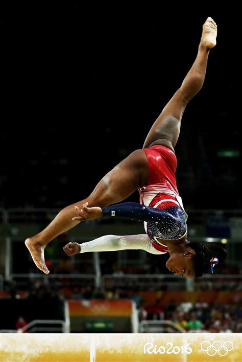 Photos Simone Biles And The Usa Gymnastics Team Fly Into First Place 979 The Box