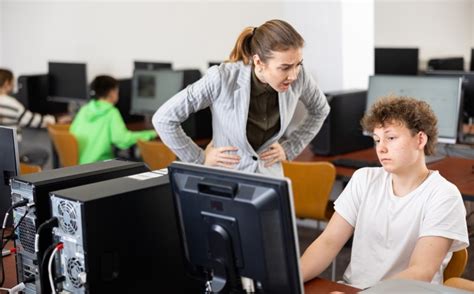 스쿨잼 인터뷰 감정을 다치지 않으려면 한 걸음 뒤로 물러 서서 대화의 주도권을 잡으셔야 합니다 초등학교 교감작가 김성효 ② 네이버 블로그