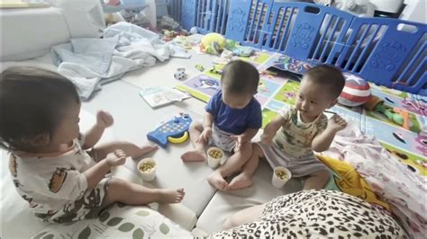 세쌍둥이 일상 노래하고 춤추고 박수치는 세쌍둥이 신났어요 사이좋은 남매쌍둥이 춤추는 아기들 Youtube