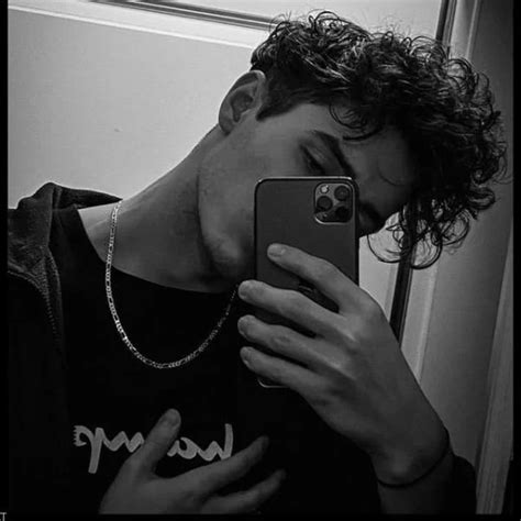 اگه دنبال عکس های فیک پسرونه هستی به ما سر بزن