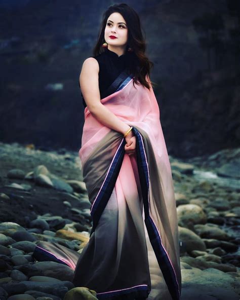 Daizy Aizy Saree Photos