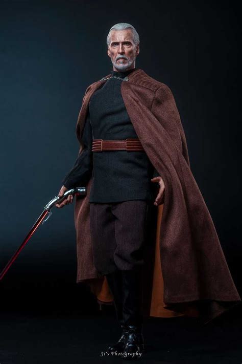 Hot Toys Star Wars Count Dooku Figure Figround