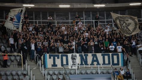 Ухапшене две особе због напада на Звездину делегацију у Задру — Rt Balkan