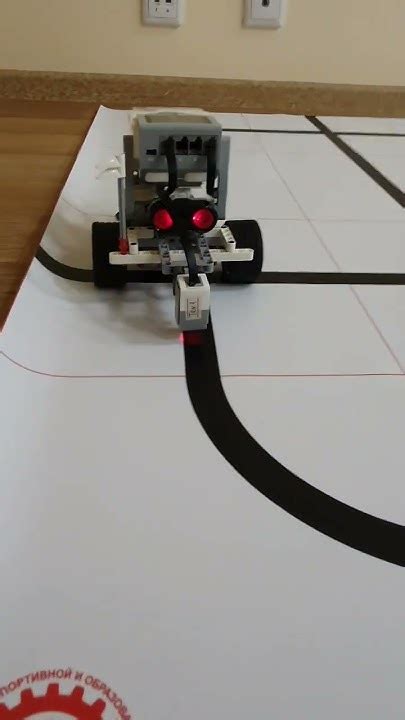 Движется по черной линии используя датчик цвета Youtube