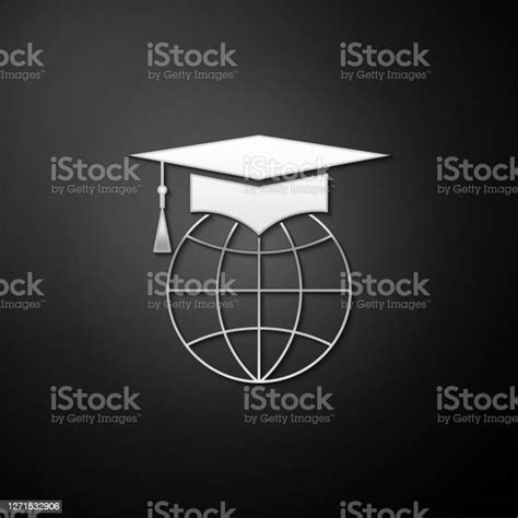 검은 색 배경에 고립 된 글로브 아이콘에 실버 졸업 모자 세계 교육 기호 온라인 학습 또는 E러닝 개념 긴 그림자 스타일 벡터 개념에 대한 스톡 벡터 아트 및 기타 이미지