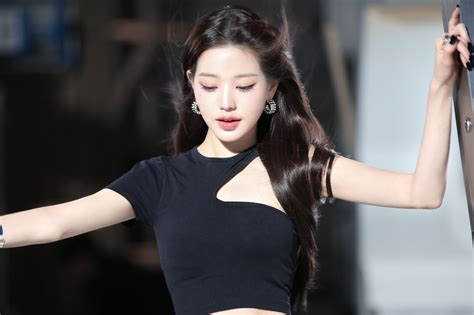 Ives Mv Director Reveals Jang Won Young Went To Er And Got 7 Stitches