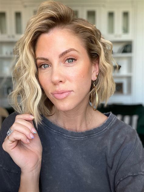 Dewy Summer Makeup Edgy Short Hair Hair Inspiration Color Blonde