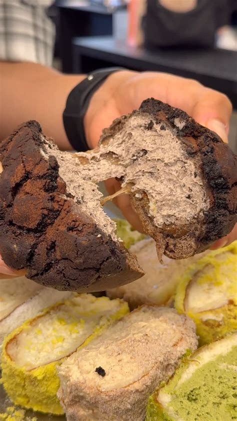 아베베베이커리 아베베 뉴 New 아베베베이커리의 기존 메뉴를 디벨롭한 신상 크림도너츠 이거 한번 맛보러 와보세요~