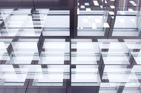 투명 벽을 통해 볼 유리 지붕을 닮은 미래 지향적 인 건축 조각의 컴퓨터 그래픽 이미지 하이테크 스타일의 추상적 인 현대 건축 배경 0명에 대한 스톡 사진 및 기타 이미지