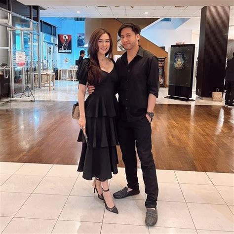 Hamil Lima Bulan Potret Vicy Melanie Istri Kevin Apirlio Yang Tetap Terlihat Langsing Bumil