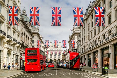런던 워털루 플레이스 와 이층 버스와 위에서 전달 하는 영국 플래그 거리에 대한 스톡 사진 및 기타 이미지 거리 건물 외관 건물 정면 Istock