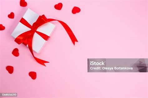 해피 발렌타인 데이 컨셉 핑크 배경에 러브 레터와 선물 상자와 로맨틱 한 구성 평평한 평지 상단 보기 복사 공간 감정에 대한 스톡 사진 및 기타 이미지 Istock