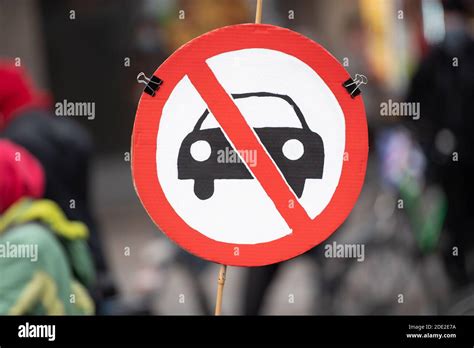 Kreuz Durchgestrichen Auto Fotos Und Bildmaterial In Hoher Auflösung Alamy