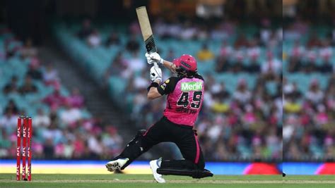 Big Bash League বিগ ব্যাশে ফিরেই চেনা মেজাজে স্টিভ স্মিথ সাদারল্যান্ডের লড়াই ব্যর্থ করে