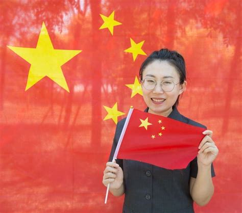 欢度国庆 我与国旗合个影