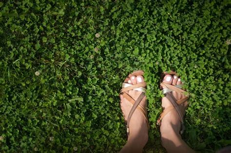 Pernas Abertas Nuas Fotos De Stock Pernas Abertas Nuas Imagens Sem Royalties Depositphotos