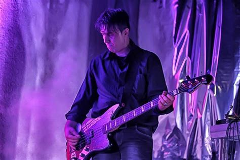 Violetov Джули Виолетов генерал плаче Без добрият човек страхотен музикант и приятел Още