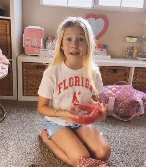 Pin By Xomgpop Goes Fullout On Kinley Cunningham In Tight Jeans Girls Girls Jeans Sweet