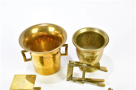 Lot 1424 A Small Collection Of Pharmaceutical Items