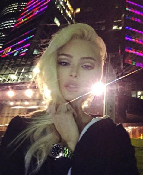 Создать мем шишкова алена шишкова с цветами жена тимати алена шишкова Картинки Meme