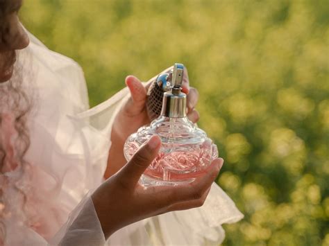 Не використовуйте парфум як усі секретний спосіб нанесення від якого всі навколо будуть у захваті