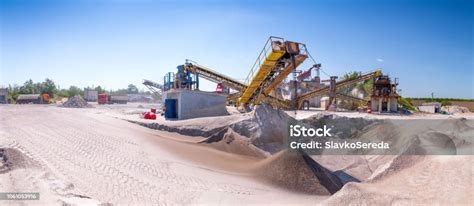 분쇄 기계 콘 유형 바위 쇄 석기 채 석 장 오픈 구 덩이 마이닝에 깔린된 화강암 자갈 돌을 전달 분쇄 된 돌 및 자갈에 대 한 처리 공장입니다 광업 및 채 석 광산