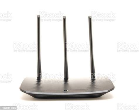흰색 배경에 고립 된 무선 라우터 케이블 모뎀의 전면 보기 0명에 대한 스톡 사진 및 기타 이미지 0명 감지기 데이터 Istock