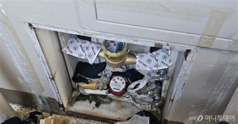 체감 20℃ 수도관 터졌어요 눈뜨자 난리뜨거운 물 부으면 안돼