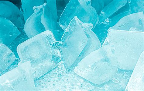아이스 큐브 배경 아이스 큐브 질감 또는 배경 그것은 나를 신선하고 기분 좋게 만듭니다 음료 또는 다과 사업을 위해 만들어졌습니다 각얼음에 대한 스톡 사진 및 기타 이미지