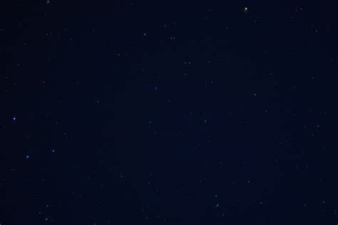 파란색과 검은 색 배경에 소음과 마을의 별이 빛나는 하늘 0명에 대한 스톡 사진 및 기타 이미지 0명 거리 검색 Istock