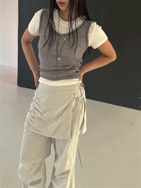 레이어드 나시티셔츠 4c 에이블리