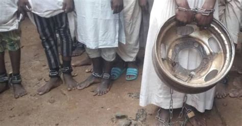 쇠사슬에 묶인 채 채찍질까지 나이지리아 고문의 집서 500명 구출