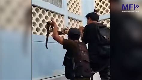 ဆားထောင်ရဲစခန်းကိုဝင်ရောက်တိုက်ခိုက်၊ စစ်အုပ်စု ၁၀ ယောက်ထက်မနည်းသေဟုဆို Youtube