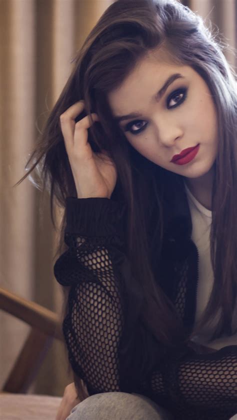 X Hot Hailee Steinfeld Portrait X Resolution