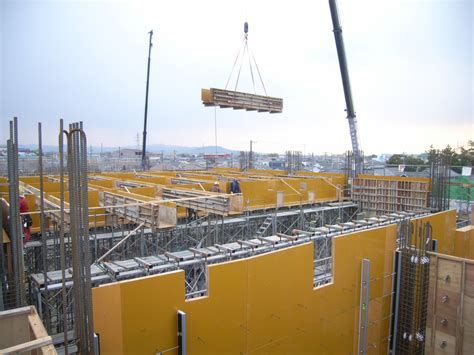 躯体工事1F壁柱梁鉄筋型枠作業状況岡崎市立翔南中学校建設工事住宅から公共施設建設の丸ヨ建設工業株式会社