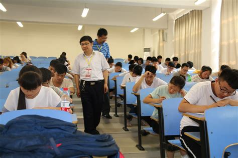副校长李学志带队检查期末考试工作 安阳工学院