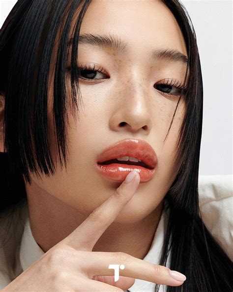 Tense 텐스 On Instagram 𝗦𝗛𝗜𝗡𝗘 𝗠𝗢𝗠𝗘𝗡𝗧 𝗚𝗟𝗢𝗦𝗦𝗬 𝗧𝗜𝗡𝗧 01 𝑁𝑒𝑤 𝑉𝑖𝑠𝑖𝑡𝑜𝑟𝑠 유리알처럼 투명한 광택 제형이 입술에 가볍게 밀착되어